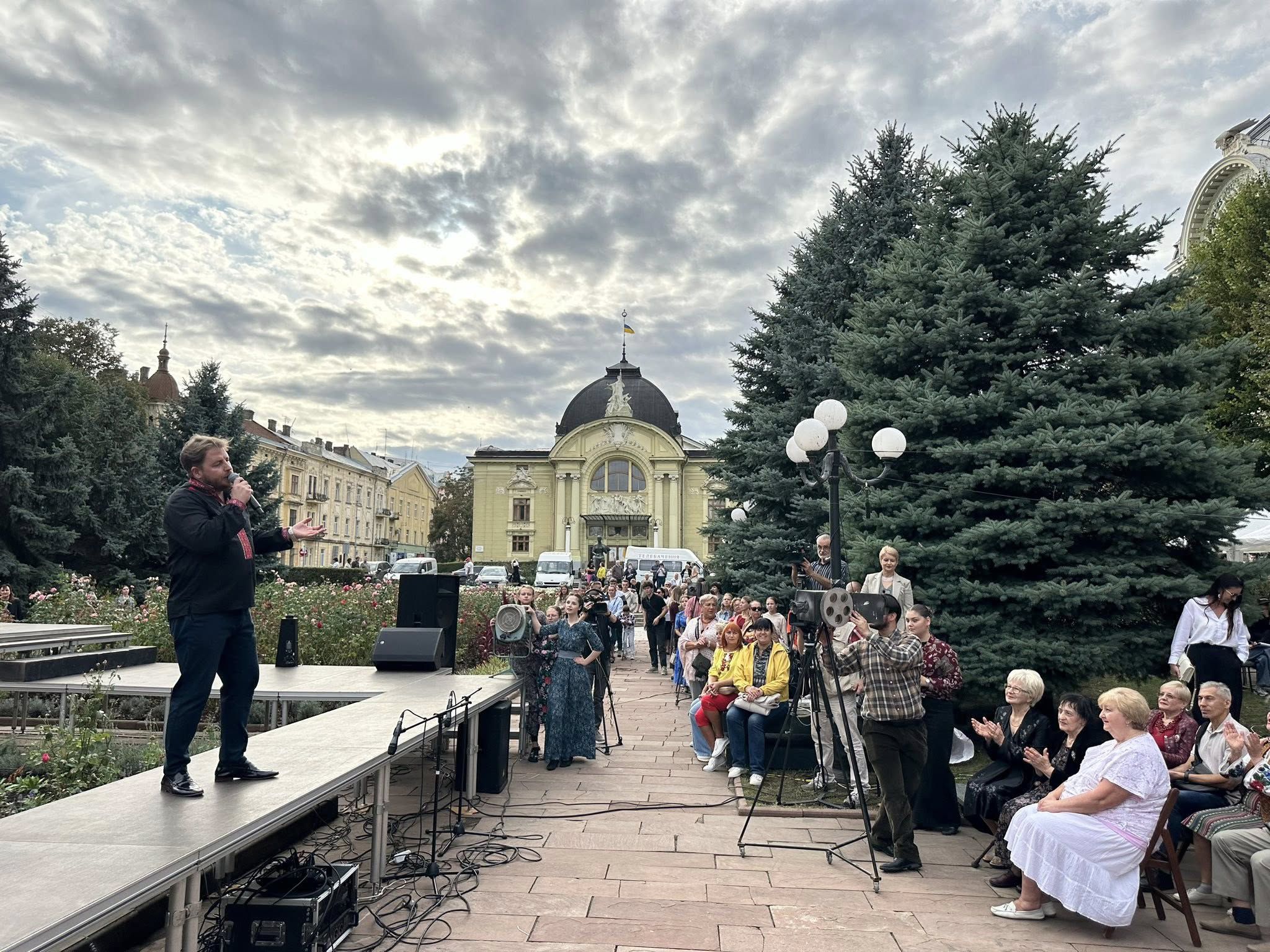 У Чернівцях відзначили 55-ту річницю знаменитих пісень «Червона рута» і «Водограй»